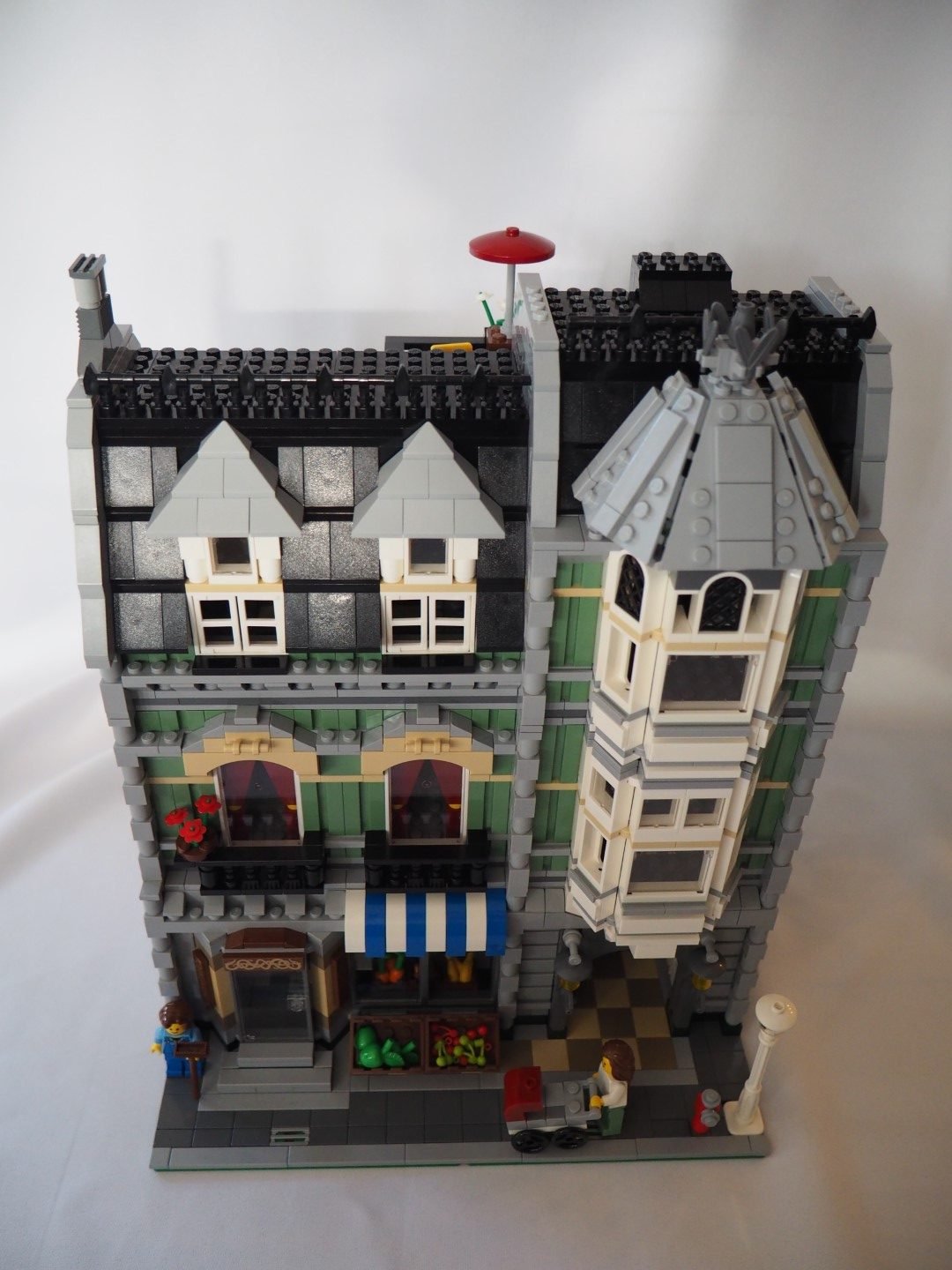 Creator Modular Green Grocer (10185) Review - Casa De Bricks